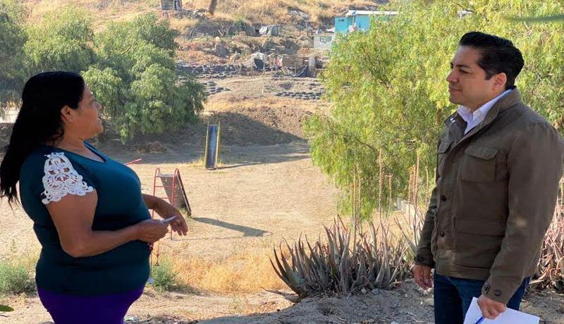 Recorre director de INDIVI colonia Coloso en Tecate - Uniradio Informa