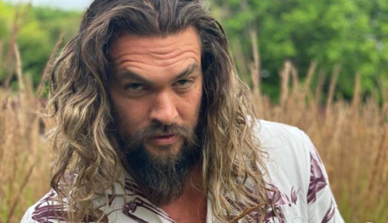 Jason Momoa desafía estereotipos de masculinidad: usa bolso de mano ...