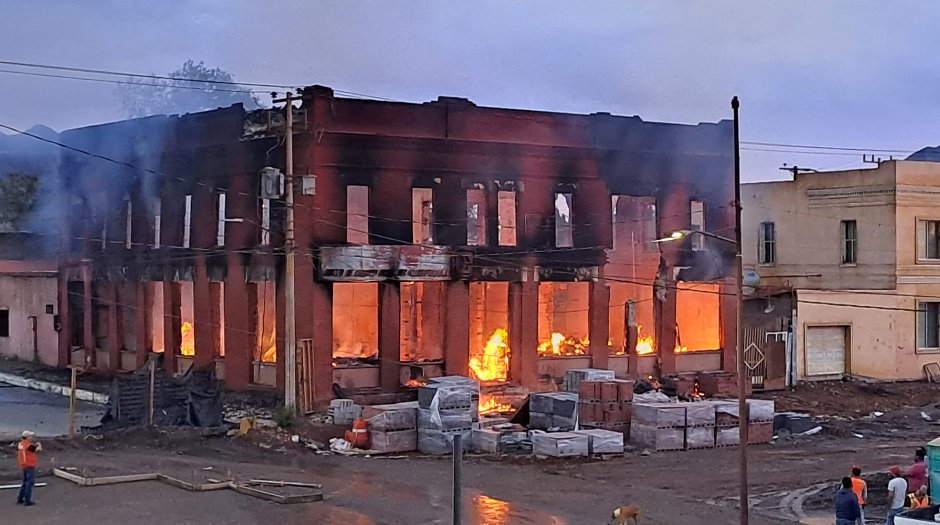 Incendio consume edificio histórico construido en 1907 en Cananea ...