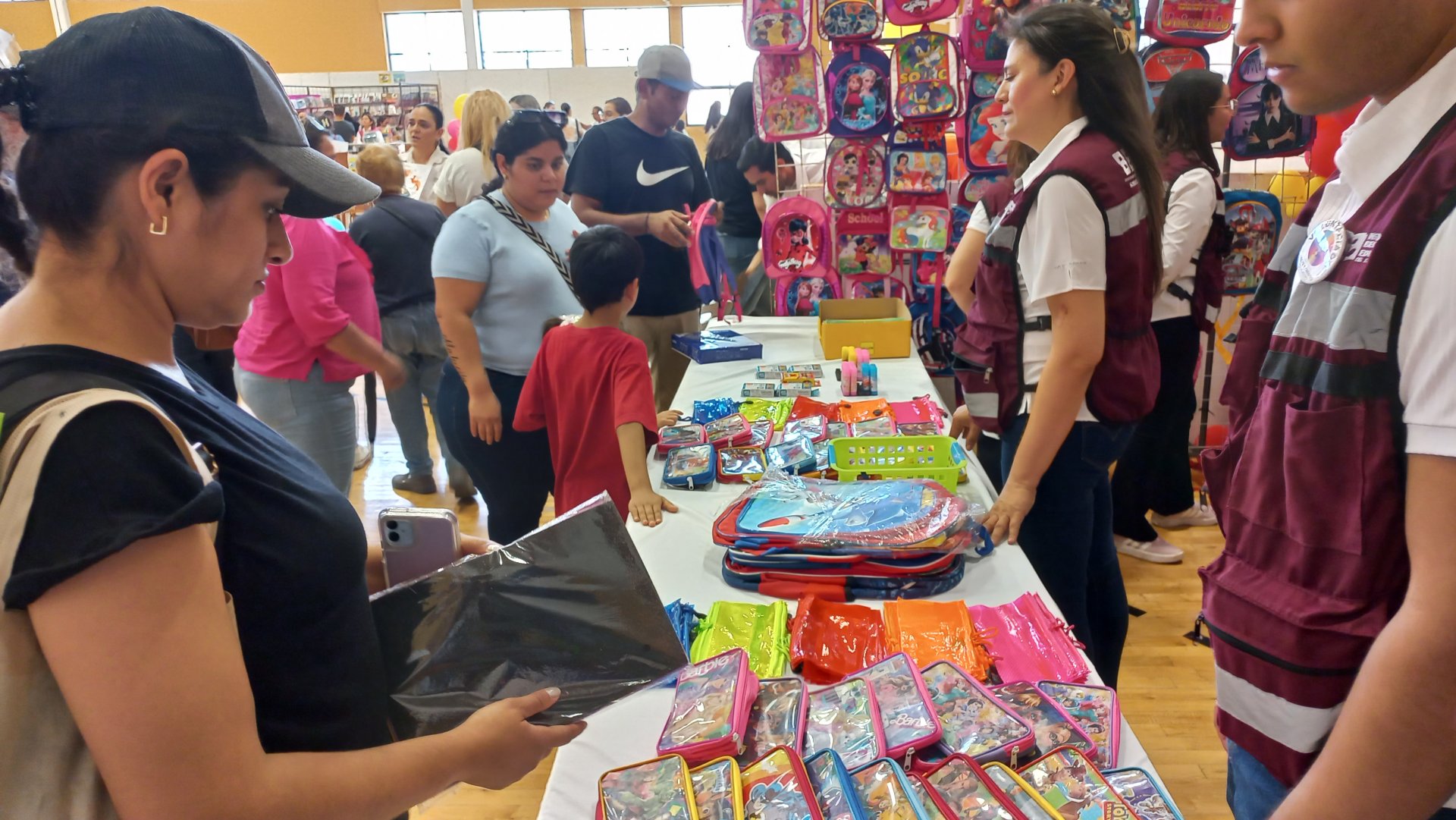 Realizan el Bazar Escolar 2024 - Uniradio Informa