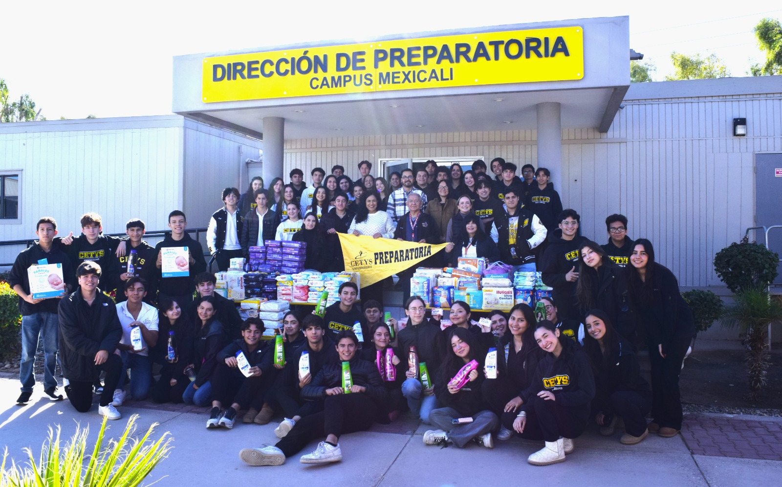 Jóvenes altruistas brindan apoyo a pacientes del Hospital Materno ...
