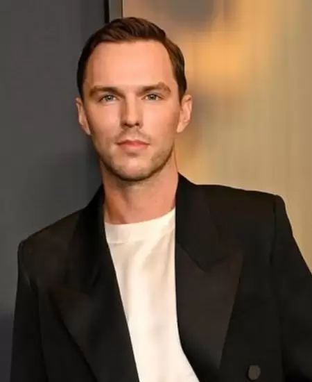 ¿Cómo saltó a la fama Nicholas Hoult, actor de "Nosferatu"? - Uniradio ...