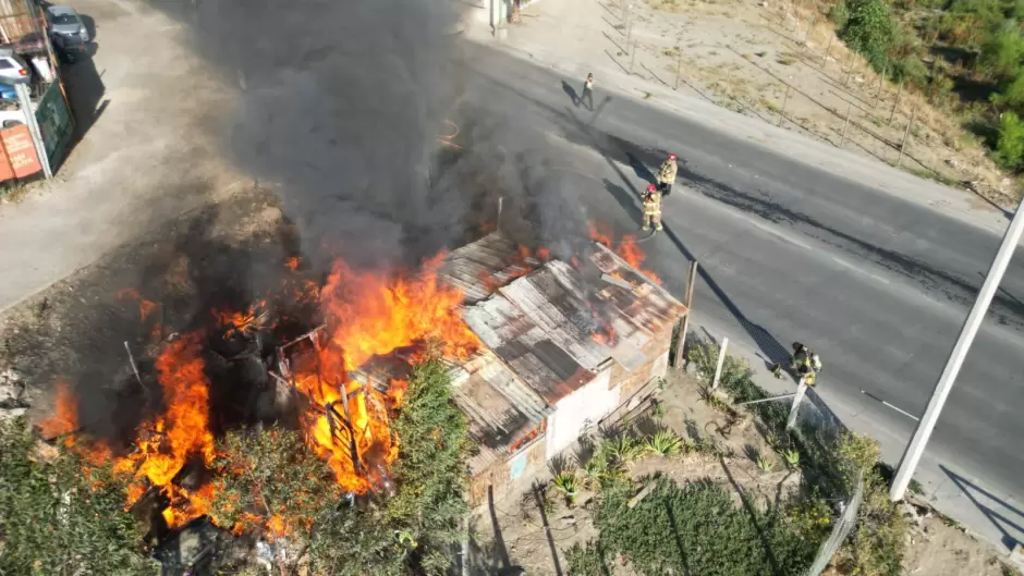 Incendio consume tres cuartos de madera en la colonia El Descanso de ...