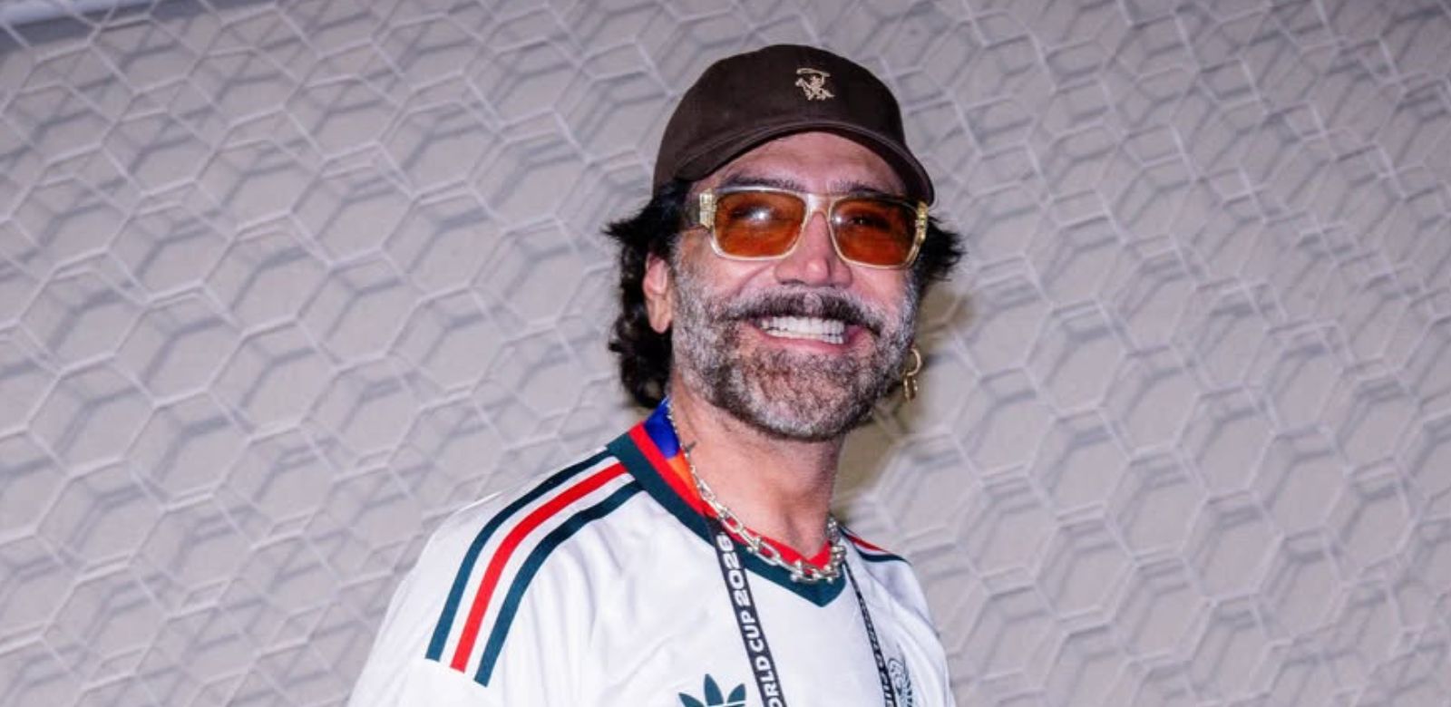 Aseguran que Alejandro Fernández puso condiciones para cantar el Himno ...